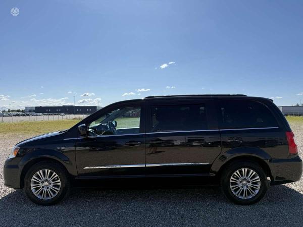 Chrysler town-&-country 2015 in Vilnius, with an engine capacity of 3.60 L and mileage of 216 thousand km for 6900 €, photo 7 on AUTOMOTO.COM.LV