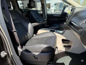 Chrysler town-&-country 2015 in Vilnius, with an engine capacity of 3.60 L and mileage of 216 thousand km for 6900 €, photo 21 on AUTOMOTO.COM.LV