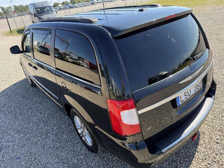 Chrysler town-&-country 2015 in Vilnius, with an engine capacity of 3.60 L and mileage of 216 thousand km for 6900 €, photo 47 on AUTOMOTO.COM.LV