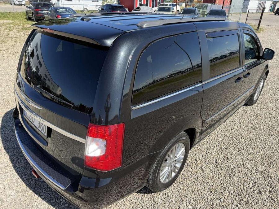Chrysler town-&-country 2015 in Vilnius, with an engine capacity of 3.60 L and mileage of 216 thousand km for 6900 €, photo 48 on AUTOMOTO.COM.LV
