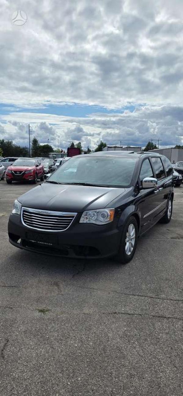 Chrysler town-&-country 2015 Šauļi, ar dzinēja tilpumu 3.60 L un nobraukumu 130 tūkst. km par 6800 €, foto 1 vietnē AUTOMOTO.COM.LV