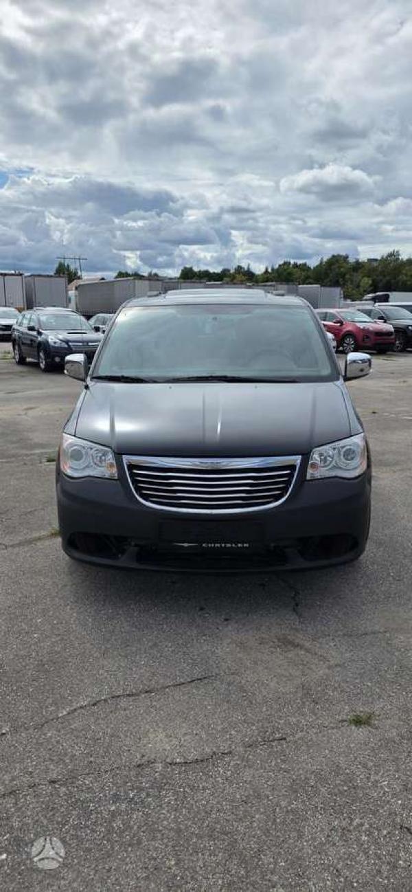 Chrysler town-&-country 2015 Šauļi, ar dzinēja tilpumu 3.60 L un nobraukumu 130 tūkst. km par 6800 €, foto 3 vietnē AUTOMOTO.COM.LV
