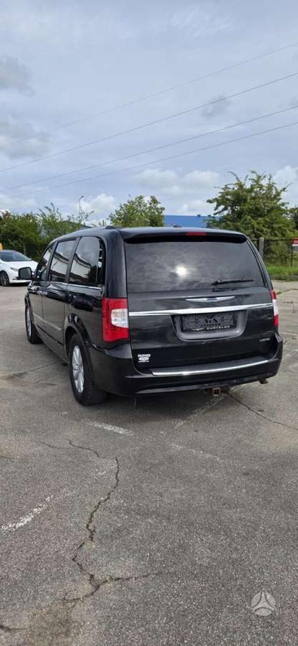 Chrysler town-&-country 2015 Šauļi, ar dzinēja tilpumu 3.60 L un nobraukumu 130 tūkst. km par 6800 €, foto 7 vietnē AUTOMOTO.COM.LV