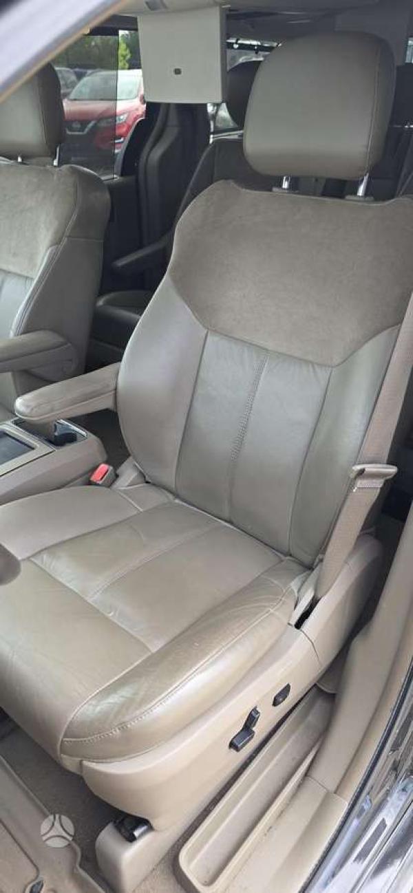 Chrysler town-&-country 2015 Šauļi, ar dzinēja tilpumu 3.60 L un nobraukumu 130 tūkst. km par 6800 €, foto 11 vietnē AUTOMOTO.COM.LV