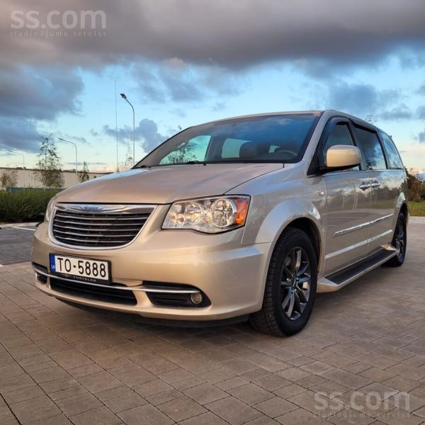 Chrysler town-&-country 2016 in Riga, with an engine capacity of 3.60 L and mileage of 241 thousand km for 11900 €, photo 1 on AUTOMOTO.COM.LV
