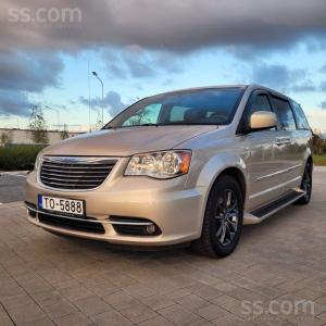 Chrysler town-&-country 2016 in Riga, with an engine capacity of 3.60 L and mileage of 241 thousand km for 11900 €, photo  on AUTOMOTO.COM.LV
