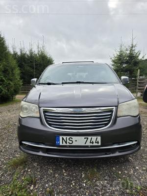 Chrysler town-&-country 2016 in Limbazi, with an engine capacity of 3.60 L and mileage of 257 thousand km for 7200 €, photo  on AUTOMOTO.COM.LV