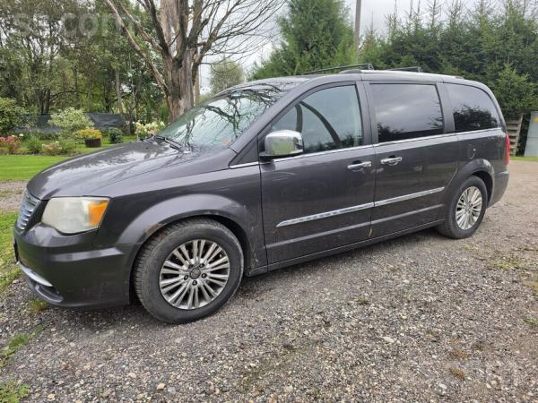 Chrysler town-&-country 2016 in Limbazi, with an engine capacity of 3.60 L and mileage of 257 thousand km for 7200 €, photo 4 on AUTOMOTO.COM.LV