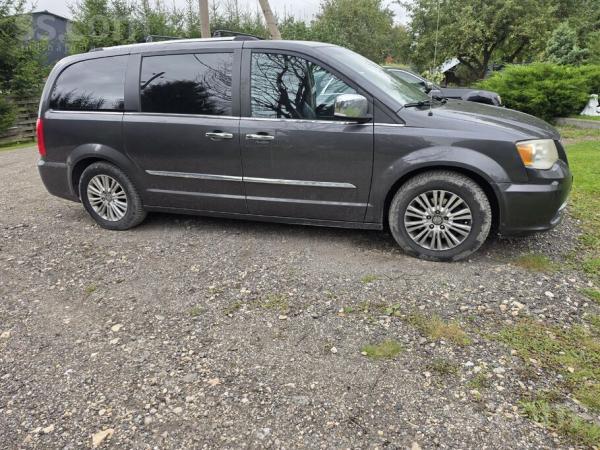 Chrysler town-&-country 2016 in Limbazi, with an engine capacity of 3.60 L and mileage of 257 thousand km for 7200 €, photo 5 on AUTOMOTO.COM.LV