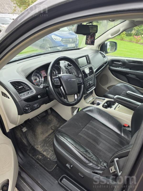 Chrysler town-&-country 2016 in Limbazi, with an engine capacity of 3.60 L and mileage of 257 thousand km for 7200 €, photo 8 on AUTOMOTO.COM.LV