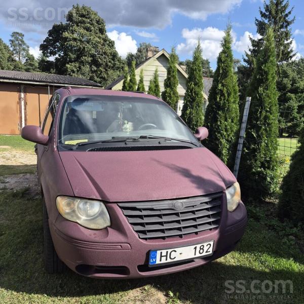 Красный Крайслер Таун Кантри 2001 в Рига, объемом двигателя 3.80 л и пробегом 400 тыс. км за 1200 €, фото 1 на AUTOMOTO.COM.LV