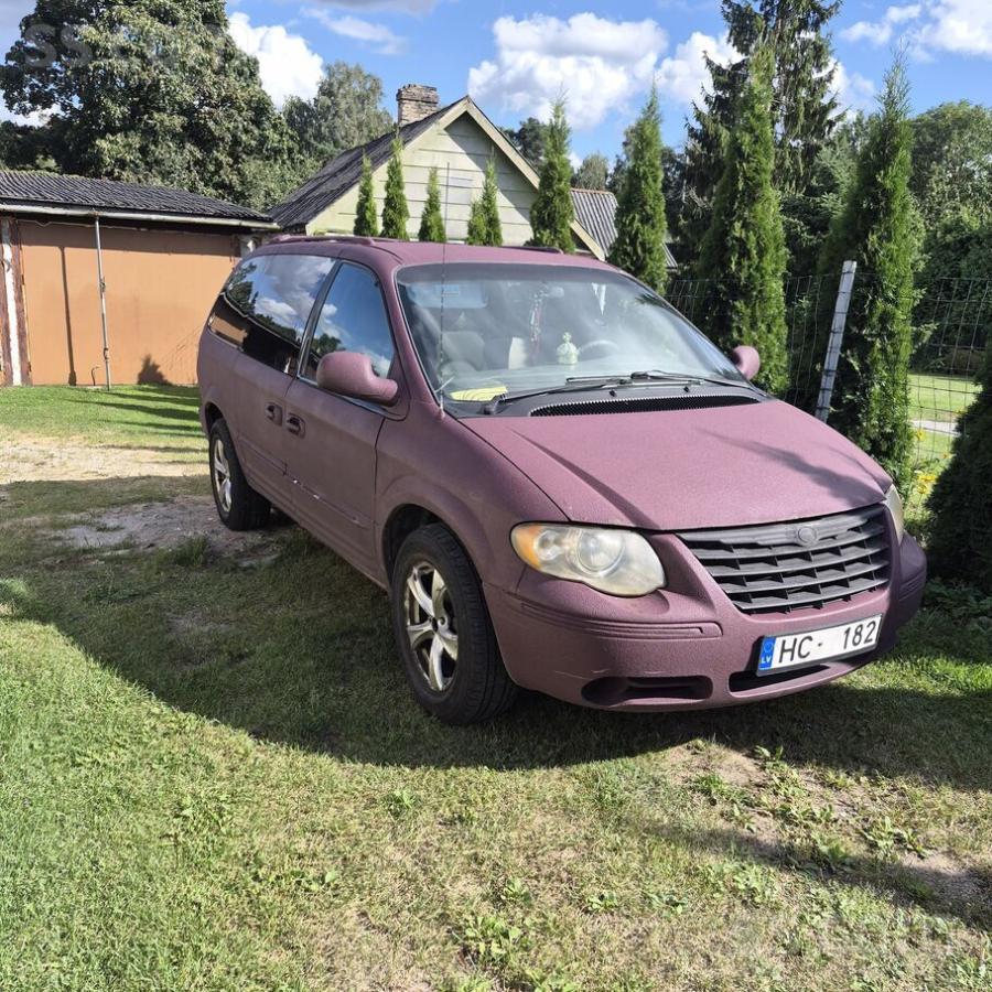Красный Крайслер Таун Кантри 2001 в Рига, объемом двигателя 3.80 л и пробегом 400 тыс. км за 1200 €, фото 3 на AUTOMOTO.COM.LV