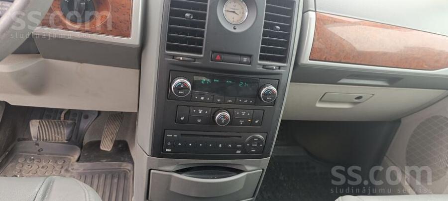 Sarkans Chrysler town-&-country 2008 Rīga, ar dzinēja tilpumu 3.80 L un nobraukumu 233 tūkst. km par 1800 €, foto 13 vietnē AUTOMOTO.COM.LV