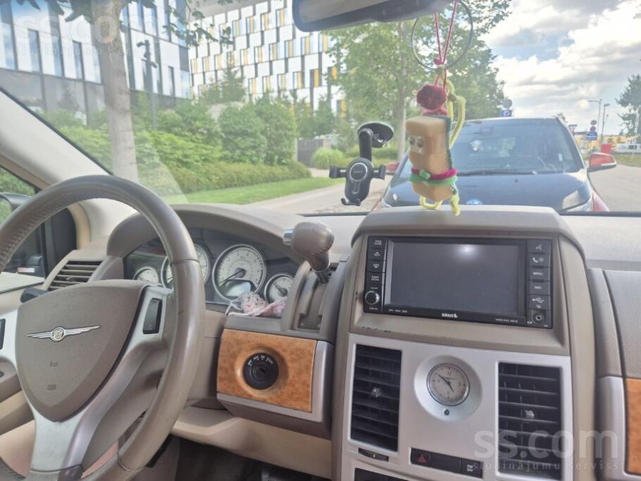 Sarkans Chrysler town-&-country 2008 Rīga, ar dzinēja tilpumu 4.00 L un nobraukumu 266 tūkst. km par 700 €, foto 3 vietnē AUTOMOTO.COM.LV