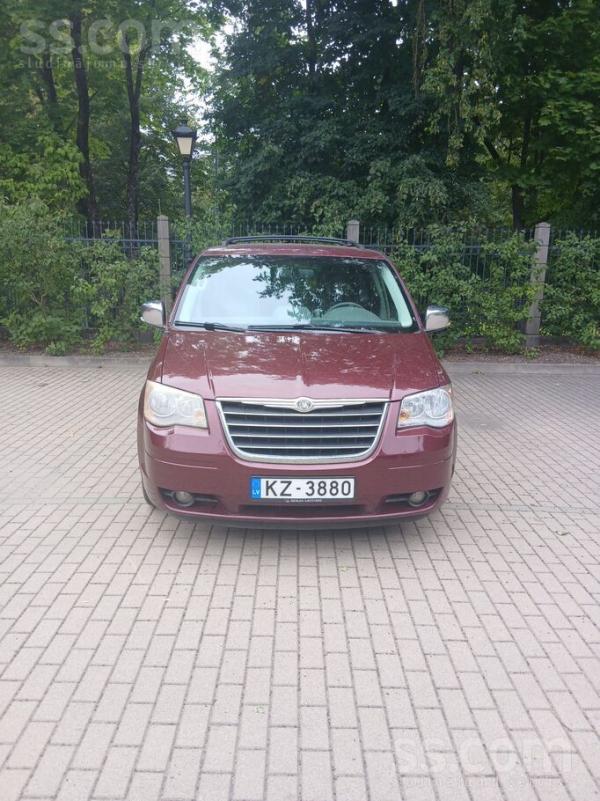 Red Chrysler town-&-country 2008 in Riga, with an engine capacity of 3.80 L and mileage of 231 thousand km for 1800 €, photo 5 on AUTOMOTO.COM.LV
