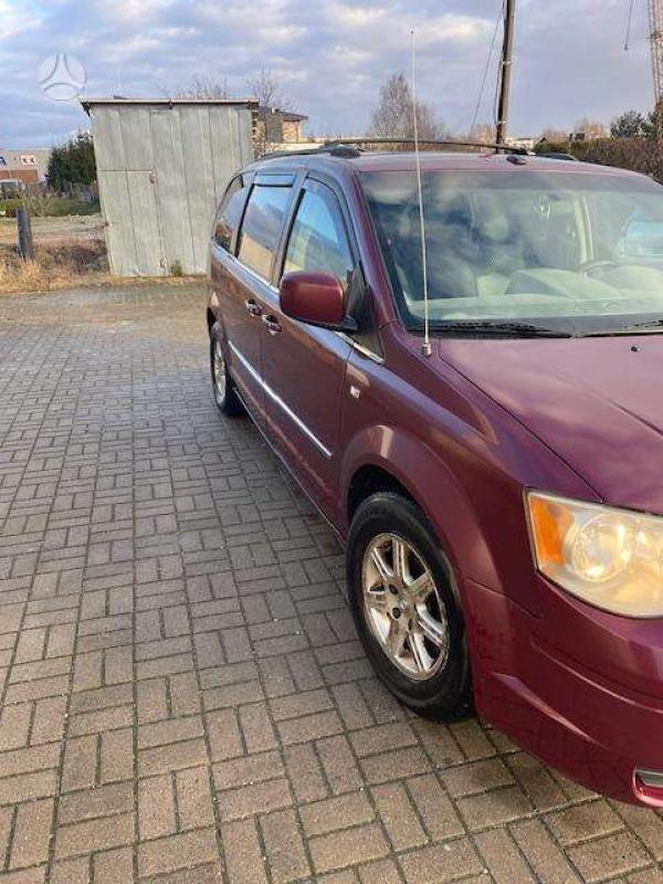 Sarkans Chrysler town-&-country 2009 Plungė, ar dzinēja tilpumu 4.00 L un nobraukumu 361 tūkst. km par 1500 €, foto 3 vietnē AUTOMOTO.COM.LV