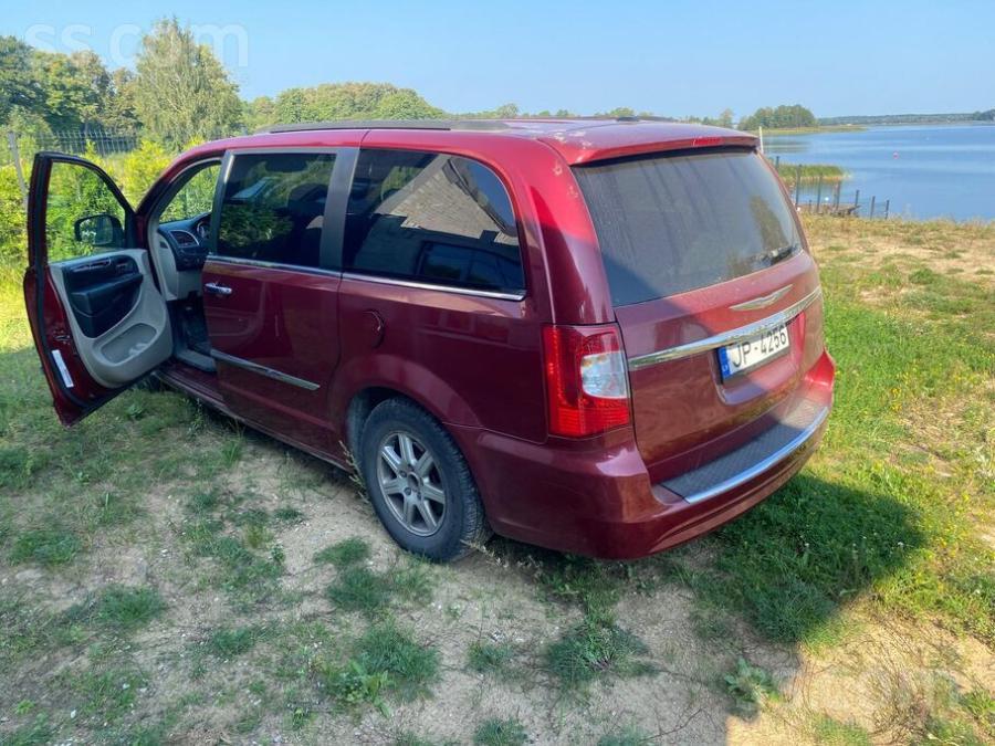 Sarkans Chrysler town-&-country 2011 Rīga, ar dzinēja tilpumu 3.60 L un nobraukumu 330 tūkst. km par 1600 €, foto 3 vietnē AUTOMOTO.COM.LV