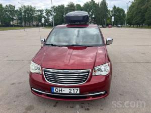Red Chrysler town-&-country 2011 in Jelgava, with an engine capacity of 3.60 L and mileage of 240 thousand km for 8500 €, photo 8 on AUTOMOTO.COM.LV