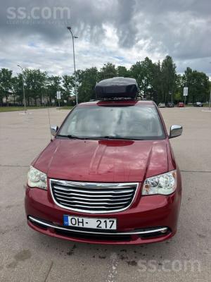 Red Chrysler town-&-country 2011 in Jelgava, with an engine capacity of 3.60 L and mileage of 240 thousand km for 8500 €, photo 10 on AUTOMOTO.COM.LV