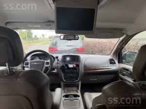 Red Chrysler town-&-country 2011 in Jelgava, with an engine capacity of 3.60 L and mileage of 240 thousand km for 8500 €, photo 13 on AUTOMOTO.COM.LV