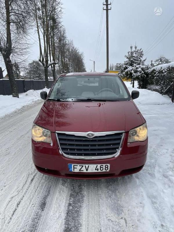 Sarkans Chrysler town-&-country 2012 Kauņa, ar dzinēja tilpumu 3.30 L un nobraukumu 214 tūkst. km par 2650 €, foto 5 vietnē AUTOMOTO.COM.LV