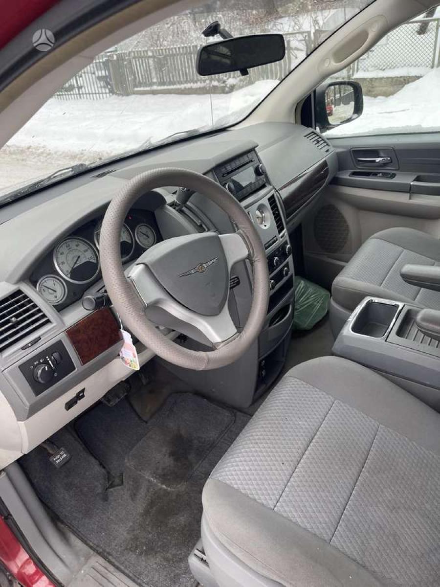 Sarkans Chrysler town-&-country 2012 Kauņa, ar dzinēja tilpumu 3.30 L un nobraukumu 214 tūkst. km par 2650 €, foto 11 vietnē AUTOMOTO.COM.LV