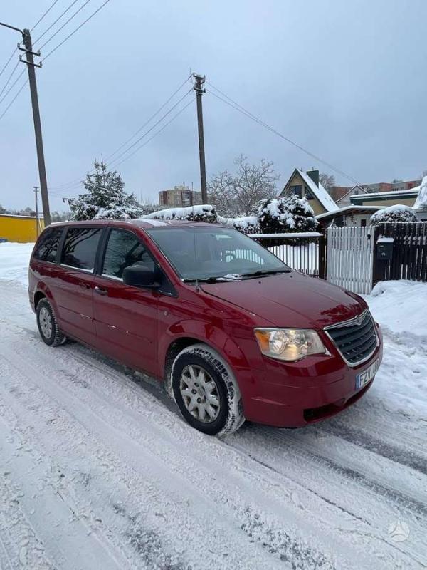 Sarkans Chrysler town-&-country 2012 Kauņa, ar dzinēja tilpumu 3.30 L un nobraukumu 214 tūkst. km par 2680 €, foto 1 vietnē AUTOMOTO.COM.LV