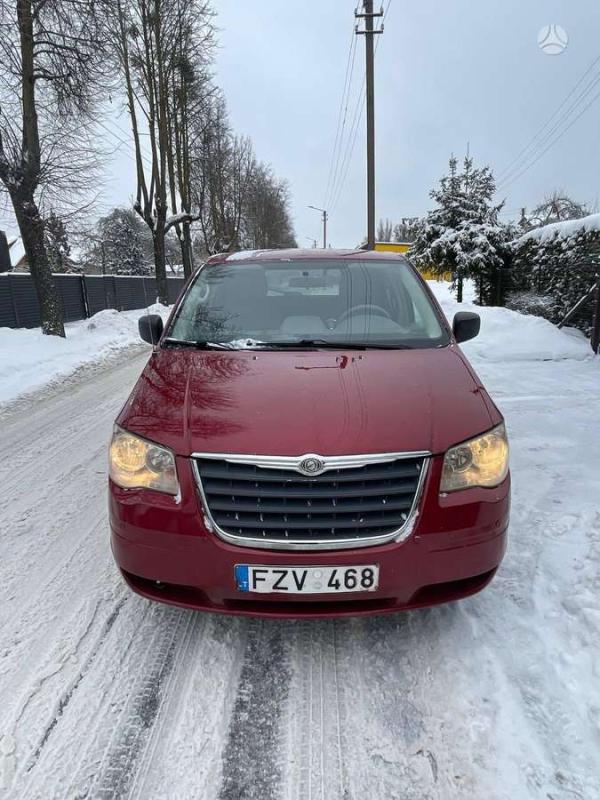 Sarkans Chrysler town-&-country 2012 Kauņa, ar dzinēja tilpumu 3.30 L un nobraukumu 214 tūkst. km par 2680 €, foto 2 vietnē AUTOMOTO.COM.LV