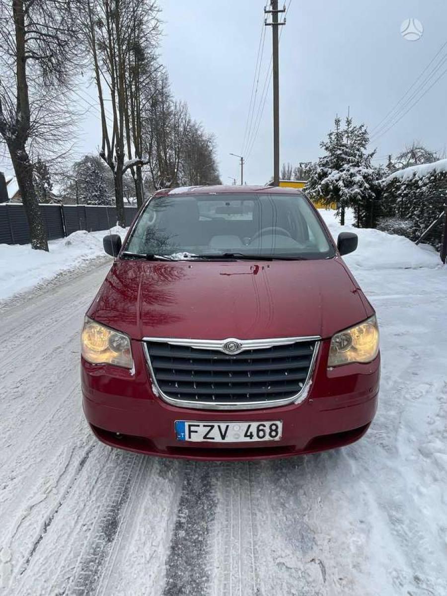 Sarkans Chrysler town-&-country 2012 Kauņa, ar dzinēja tilpumu 3.30 L un nobraukumu 214 tūkst. km par 2680 €, foto 2 vietnē AUTOMOTO.COM.LV