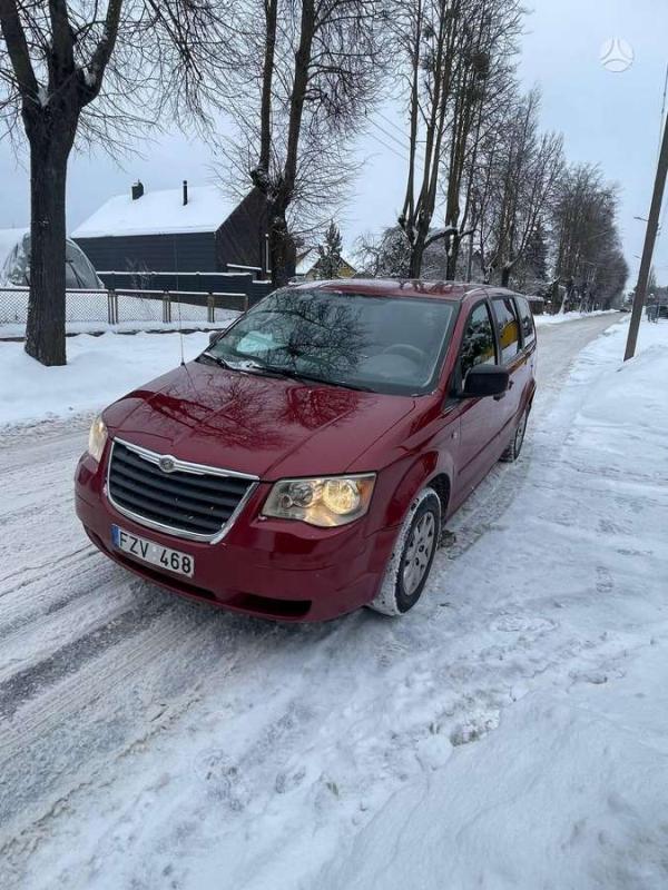 Sarkans Chrysler town-&-country 2012 Kauņa, ar dzinēja tilpumu 3.30 L un nobraukumu 214 tūkst. km par 2680 €, foto 3 vietnē AUTOMOTO.COM.LV