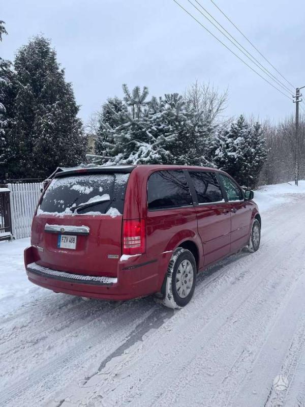 Sarkans Chrysler town-&-country 2012 Kauņa, ar dzinēja tilpumu 3.30 L un nobraukumu 214 tūkst. km par 2680 €, foto 5 vietnē AUTOMOTO.COM.LV