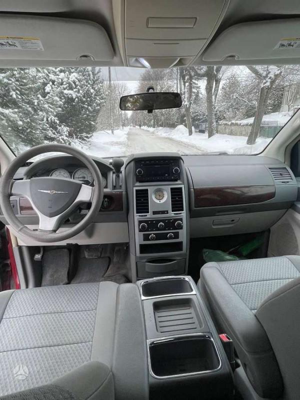 Sarkans Chrysler town-&-country 2012 Kauņa, ar dzinēja tilpumu 3.30 L un nobraukumu 214 tūkst. km par 2680 €, foto 7 vietnē AUTOMOTO.COM.LV