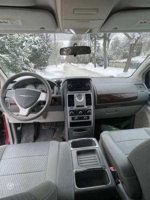 Sarkans Chrysler town-&-country 2012 Kauņa, ar dzinēja tilpumu 3.30 L un nobraukumu 214 tūkst. km par 2680 €, foto 7 vietnē AUTOMOTO.COM.LV