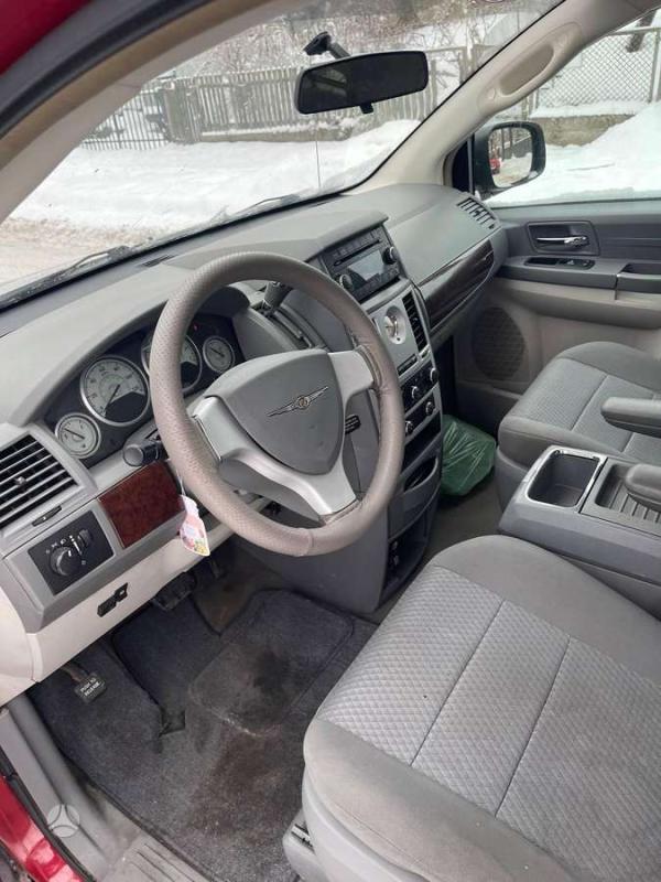 Sarkans Chrysler town-&-country 2012 Kauņa, ar dzinēja tilpumu 3.30 L un nobraukumu 214 tūkst. km par 2680 €, foto 8 vietnē AUTOMOTO.COM.LV