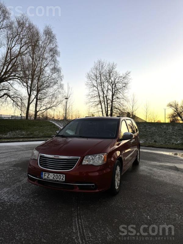 Red Chrysler town-&-country 2012 in Riga, with an engine capacity of 3.60 L and mileage of 212 thousand km for 7450 €, photo 1 on AUTOMOTO.COM.LV