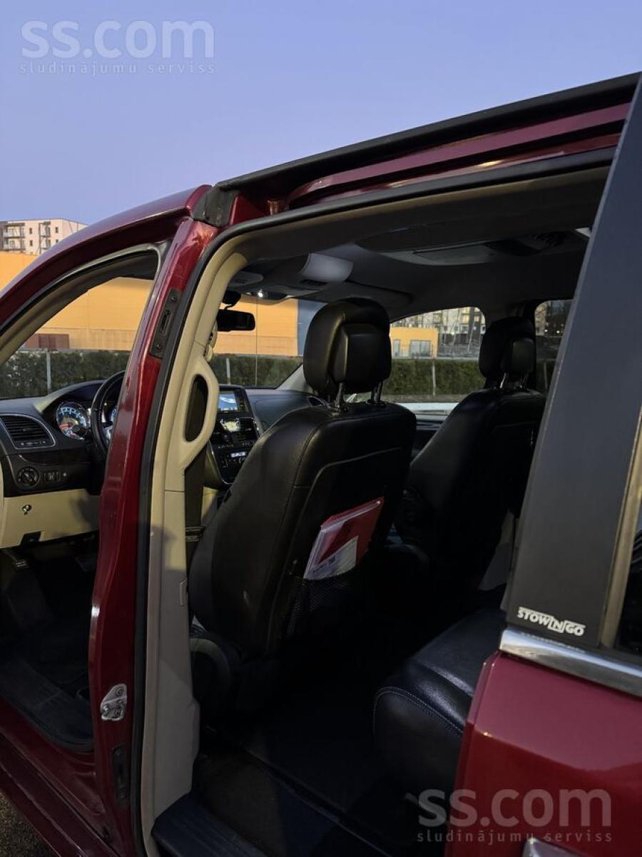 Sarkans Chrysler town-&-country 2012 Rīga, ar dzinēja tilpumu 3.60 L un nobraukumu 212 tūkst. km par 7450 €, foto 3 vietnē AUTOMOTO.COM.LV