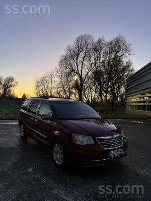 Sarkans Chrysler town-&-country 2012 Rīga, ar dzinēja tilpumu 3.60 L un nobraukumu 212 tūkst. km par 7450 €, foto 4 vietnē AUTOMOTO.COM.LV