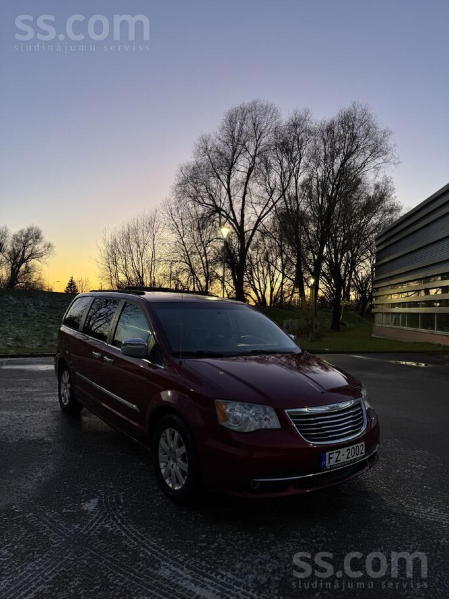 Sarkans Chrysler town-&-country 2012 Rīga, ar dzinēja tilpumu 3.60 L un nobraukumu 212 tūkst. km par 7450 €, foto 4 vietnē AUTOMOTO.COM.LV