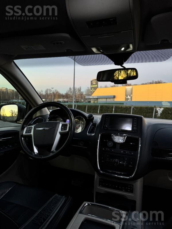 Red Chrysler town-&-country 2012 in Riga, with an engine capacity of 3.60 L and mileage of 212 thousand km for 7450 €, photo 8 on AUTOMOTO.COM.LV