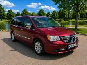 Sarkans Chrysler town-&-country 2012 Klaipėda, ar dzinēja tilpumu 3.60 L un nobraukumu 341 tūkst. km par 4500 €, foto  vietnē AUTOMOTO.COM.LV