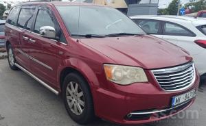Red Chrysler town-&-country 2012 in Riga, with an engine capacity of 3.60 L and mileage of 220 thousand km for 5200 €, photo  on AUTOMOTO.COM.LV