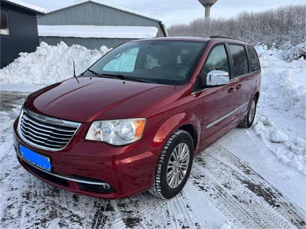 Red Chrysler town-&-country 2013 in Gargzdai, with an engine capacity of 3.60 L and mileage of 180 thousand km for 3990 €, photo 1 on AUTOMOTO.COM.LV