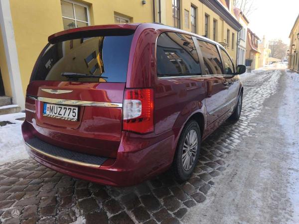Sarkans Chrysler town-&-country 2013 Klaipėda, ar dzinēja tilpumu 3.60 L un nobraukumu 180 tūkst. km par 4200 €, foto 4 vietnē AUTOMOTO.COM.LV