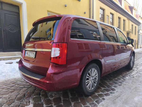 Sarkans Chrysler town-&-country 2013 Klaipėda, ar dzinēja tilpumu 3.60 L un nobraukumu 180 tūkst. km par 4200 €, foto 5 vietnē AUTOMOTO.COM.LV