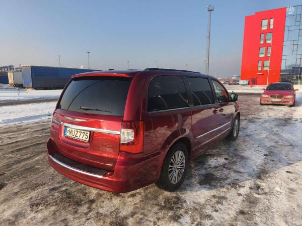Sarkans Chrysler town-&-country 2013 Klaipėda, ar dzinēja tilpumu 3.60 L un nobraukumu 180 tūkst. km par 4200 €, foto 9 vietnē AUTOMOTO.COM.LV