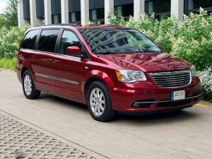 Sarkans Chrysler town-&-country 2013 Viļņa, ar dzinēja tilpumu 3.60 L un nobraukumu 235 tūkst. km par 6800 €, foto 7 vietnē AUTOMOTO.COM.LV