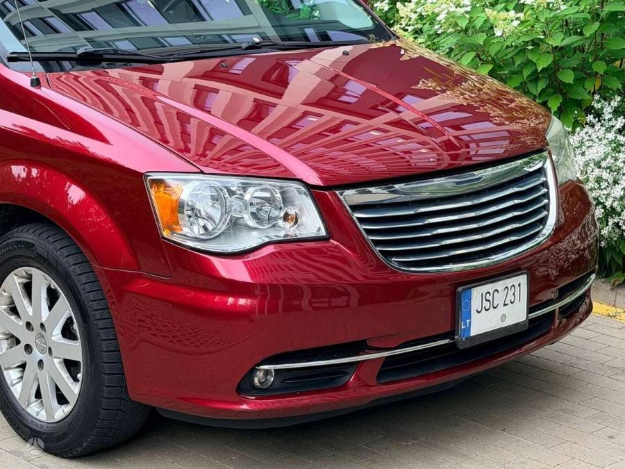 Sarkans Chrysler town-&-country 2013 Viļņa, ar dzinēja tilpumu 3.60 L un nobraukumu 235 tūkst. km par 6800 €, foto 8 vietnē AUTOMOTO.COM.LV