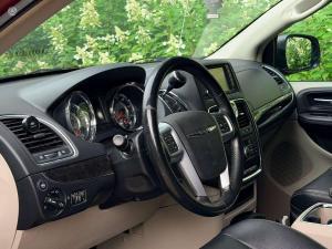 Sarkans Chrysler town-&-country 2013 Viļņa, ar dzinēja tilpumu 3.60 L un nobraukumu 235 tūkst. km par 6800 €, foto 12 vietnē AUTOMOTO.COM.LV