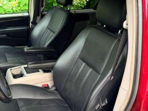 Sarkans Chrysler town-&-country 2013 Viļņa, ar dzinēja tilpumu 3.60 L un nobraukumu 235 tūkst. km par 6800 €, foto 13 vietnē AUTOMOTO.COM.LV