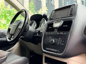Sarkans Chrysler town-&-country 2013 Viļņa, ar dzinēja tilpumu 3.60 L un nobraukumu 235 tūkst. km par 6800 €, foto 18 vietnē AUTOMOTO.COM.LV